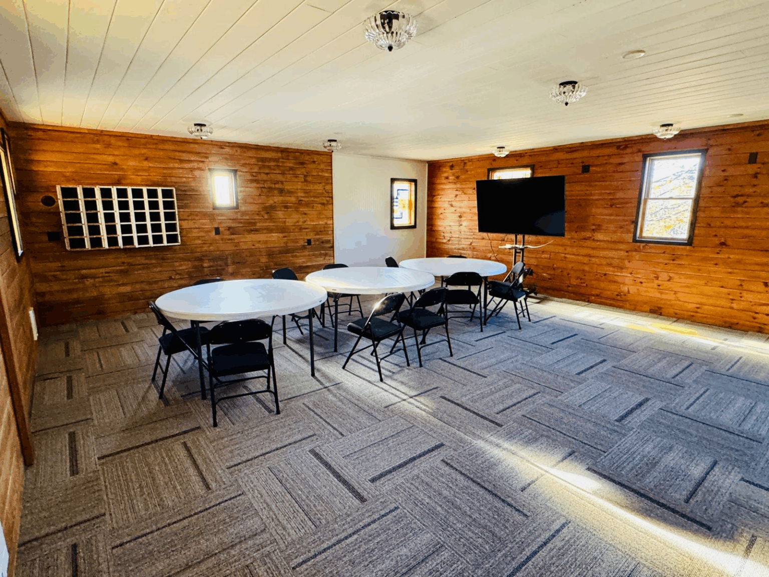Great Northern Building-Meeting/Community Area | Maplelag Resort